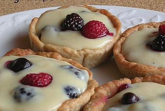 Tartelettes aux fruits rouges et creme vanille | À Voir