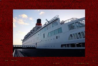 Le dernier voyage du paquebot Queen Elizabeth II | À Voir