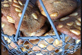 Tuiles au café et aux pignons de pin - À Lire