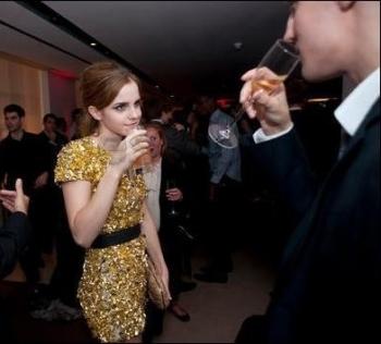 Emma Watson amoureuse de Jay Barrymore (Burberry Show) | À Voir