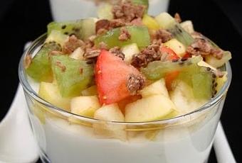 Fromage blanc aux céréales et fruits frais | À Voir
