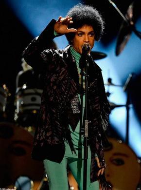 Prince retourne a l’afro et aux cheveux naturels lors de la ceremonie ...
