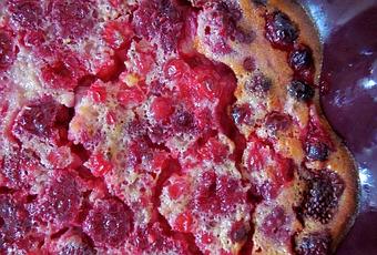 Clafoutis aux fruits rouges, parfum pistache | À Découvrir